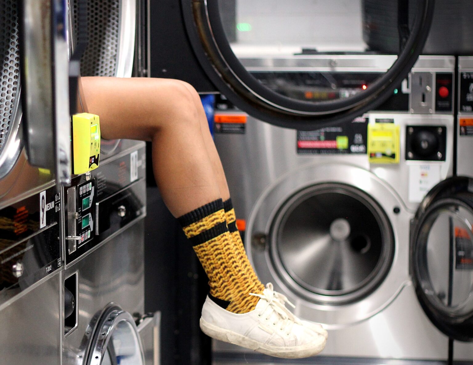 washing machine legs_mennie-Bhsp9FJtCLI-unsplashEDIT - Country ...